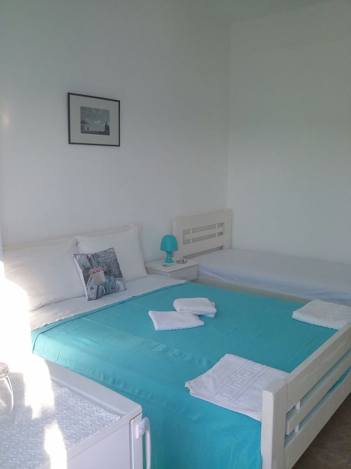 Glaros Beach Room For 3 Quests - Santorini