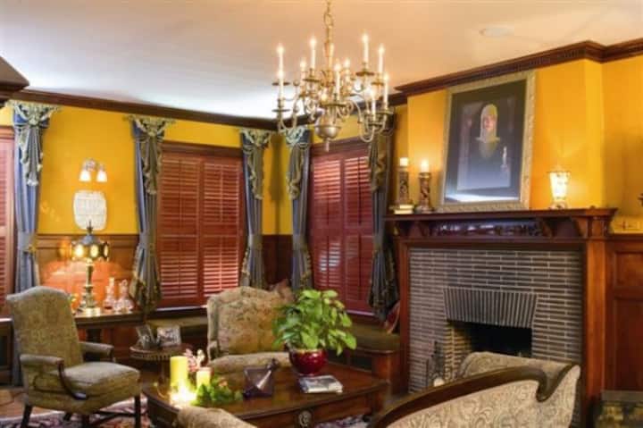 Travis Reed Place-colonial Revival Home Shadyside - Pittsburgh, PA