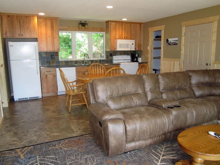 Oak Built In 2015 Large One Bedroom - Nevis, MN