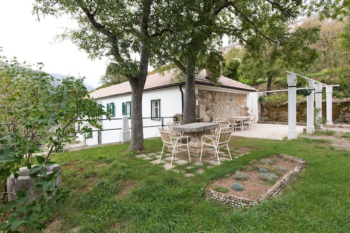 Villa Podnehaj - 1800 Historic Villa With Garden - Baška