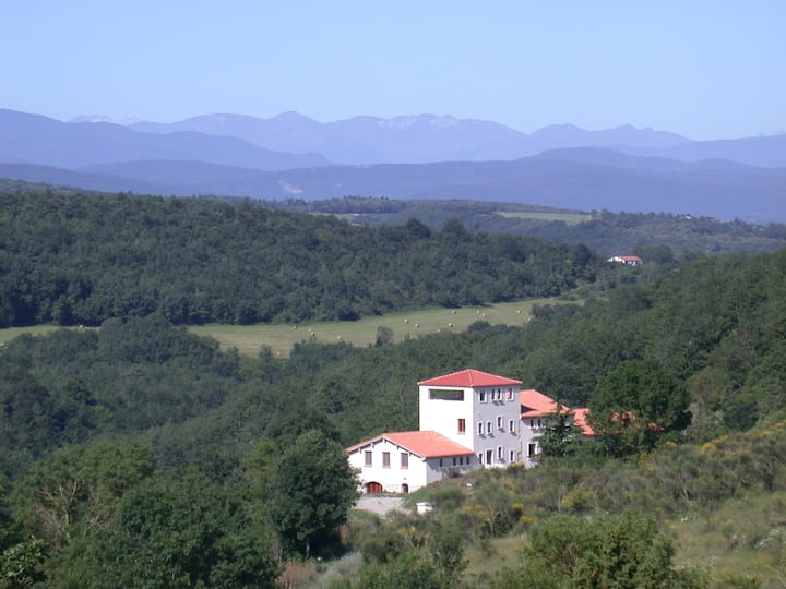 Spacious House With Lovely Views - 몽벨
