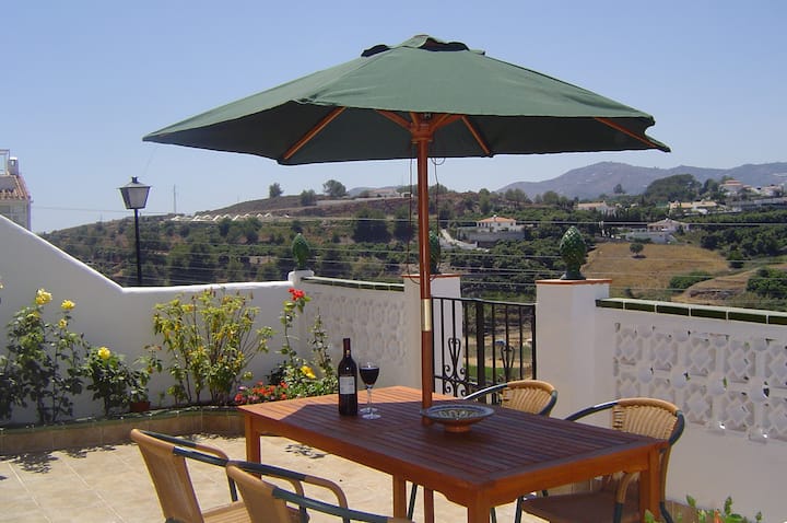 Casa De 1 Dormitorio. Oct / Nov / Dec Ofertas! Wifi / Piscina / Aircon / Calefacción / Vistas Fantásticas !!! - Nerja