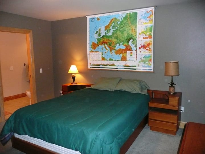 Empty Nesters Share Spacious Home - Wenatchee, WA