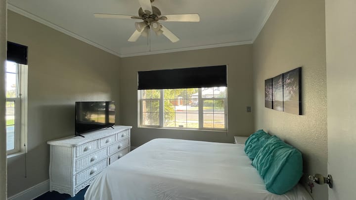 Cozy Tower District Room - Fresno
