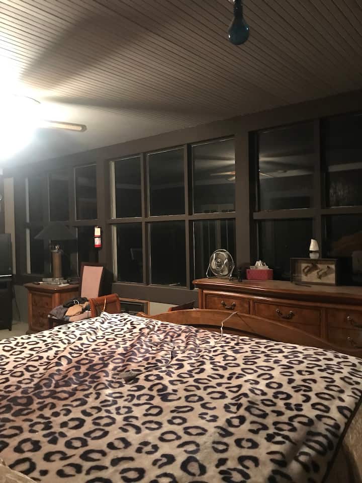 18 Acre Ranch With Cozy 3 Bed Ranch House! - Magic Mountain, CA