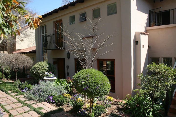 Tranquill, Light And Bright - Pretoria (South Africa)