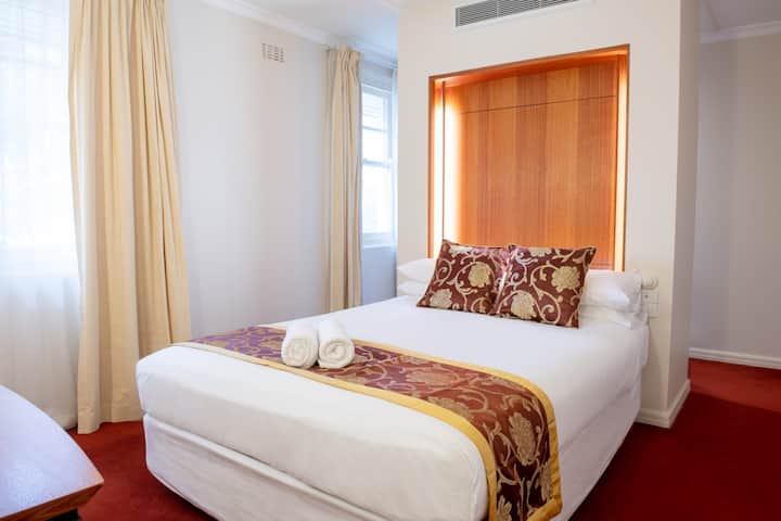 Deluxe Suite Spa Bath - Linaker Art Deco Motel - Beechworth