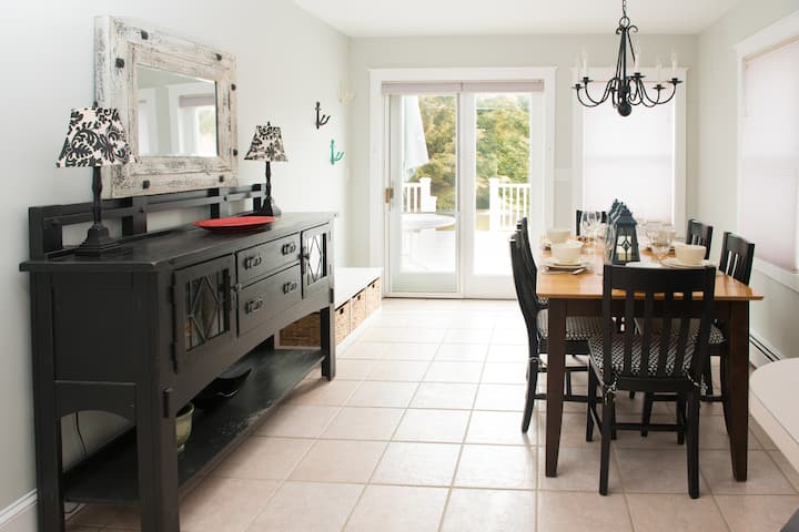 Kane Cottage, Close To Beaches - Newport, RI