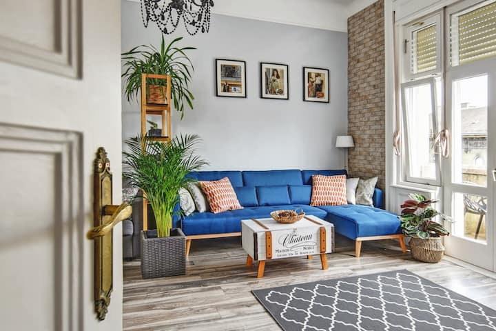 Stylish Apartment With Balcony In The City Center - Budapest