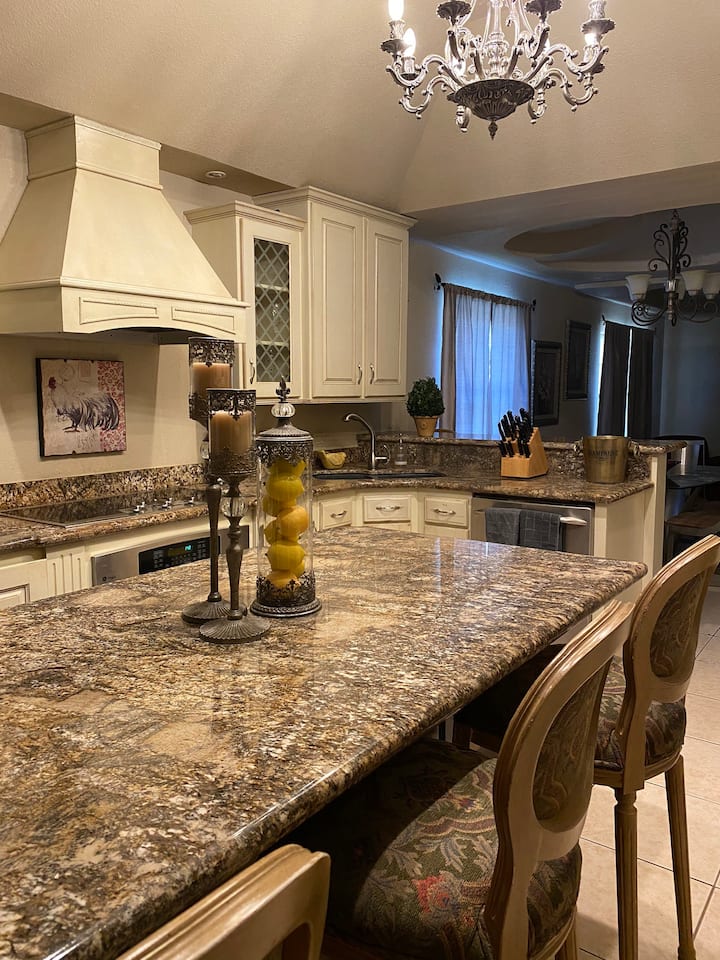 Spacious Casa Del Norte-1 Mile From Mall - Laredo, TX