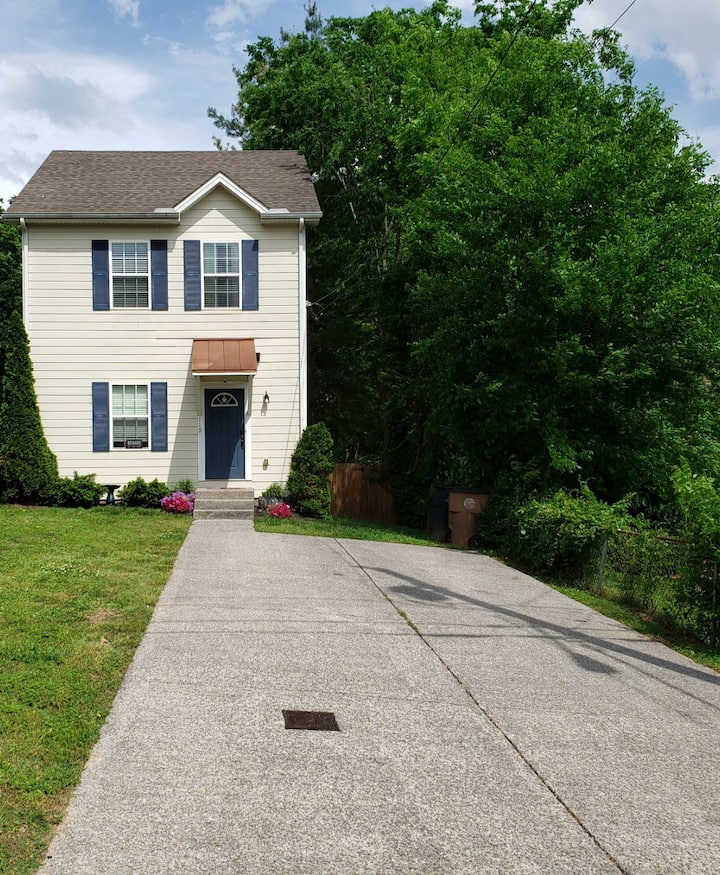 3br 2&1/2ba Sleeps 12 (30+day Rental) - Nashville, TN