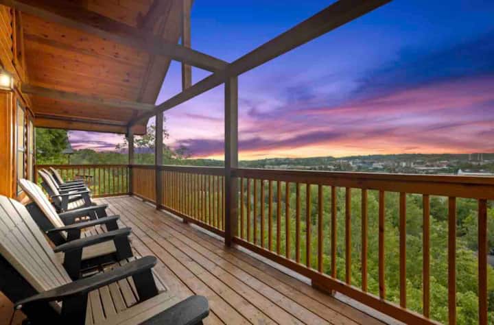Luxury Private Heated Pool, Hottub, & Pet Friendly - Pigeon Forge, TN