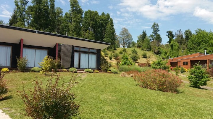 Maravillosa Casa Con Una Amplia Vista Al Lago - Pucón