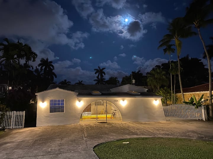 4bd 3bth Private Island Security Gated Villa Miami - North Miami, FL