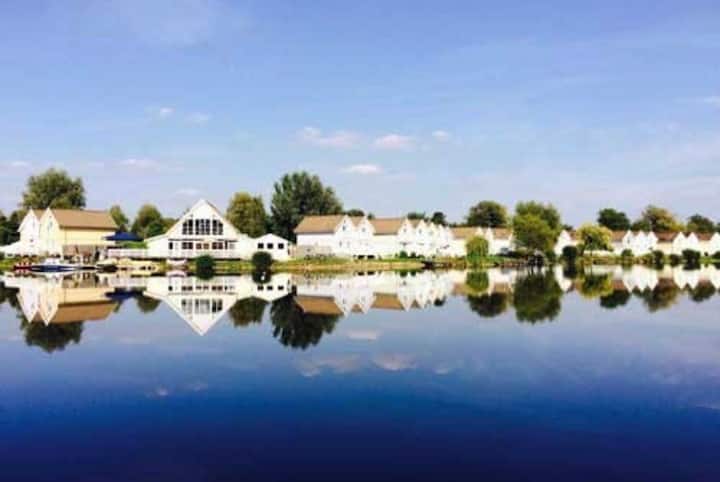 Luxury Lodge In The Heart Of The Cotswolds - Cirencester
