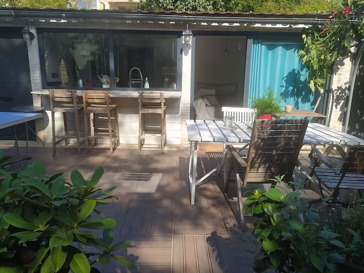 Dépendance  Tout Confort Au Milieu Du Jardin - Puteaux