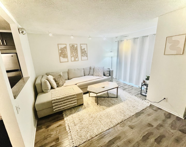 *Monthly Rental* 1-bedroom 1-bathroom Condo - Denver, CO
