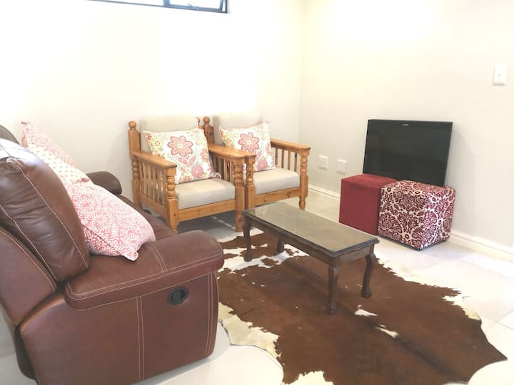 Peaceful Room For The Busy Business Person - Pinetown