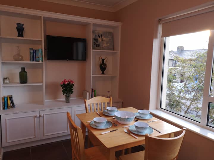 Excellent City Centre 3 Bedroom Townhouse - Wifi - Oranmore
