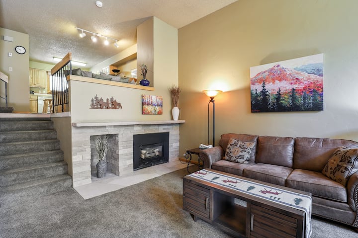 Ski-in/out Cedars Chalet-2br & Close To Everything - Breckenridge, CO