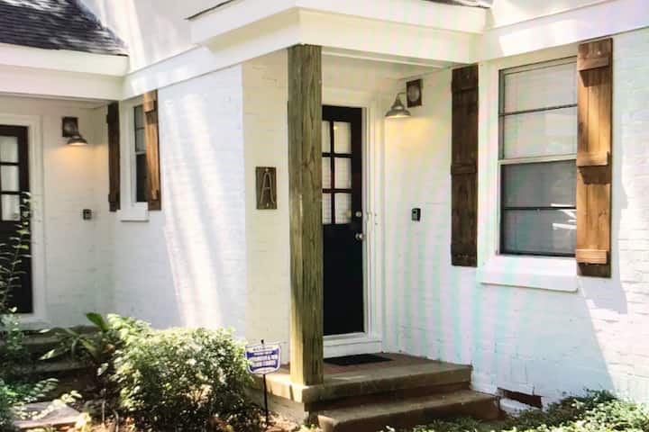 Spacious! Comfy! Farmhouse Suite A - Jackson, MS