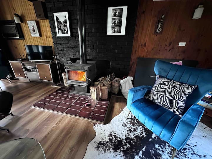 Riverfront  + Kayaks, Hot Tub, Sauna + Fire Pit - Eildon