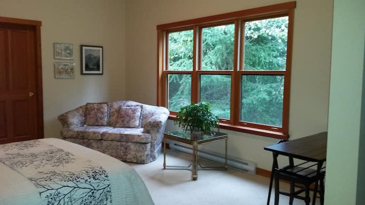 Hornby Island Mt. Geoffrey Bed & Breakfast Rm 1 - Hornby Island