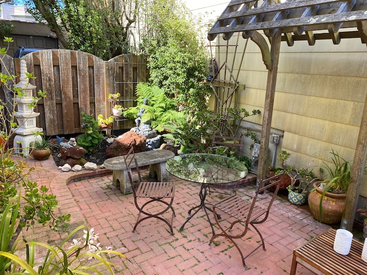 Peaceful Zen Garden Flat To Charm And Recharge You - San Francisco, CA