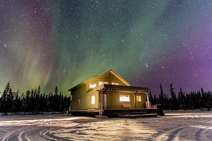 Aurora Lodge Houseboat 
4 - 8 People - Yellowknife
