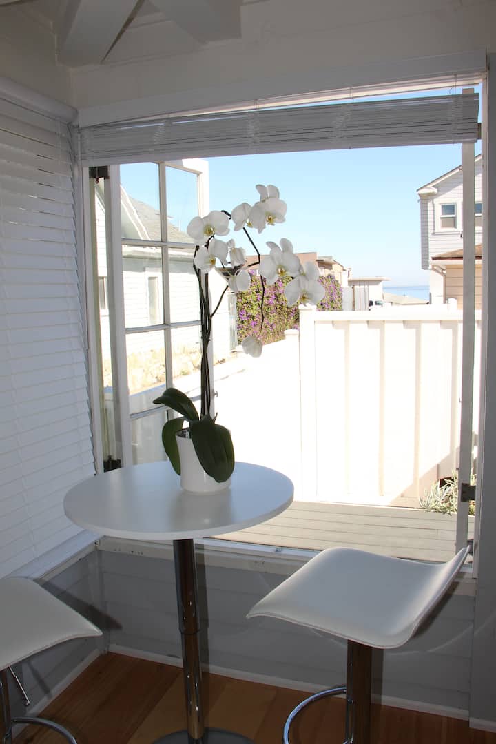 Quaint Beach House With Ocean View - Rancho Palos Verdes, CA