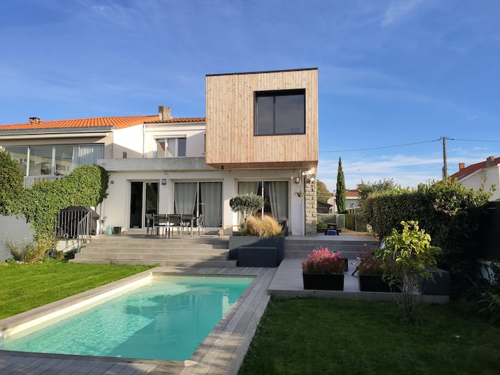 Ambiance Famille Avec Piscine Dans La Rochelle - La Rochelle