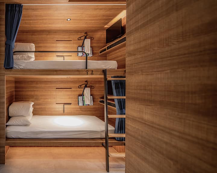 Single Bunk Bed In Mixed Dormitory Room - 둥 구