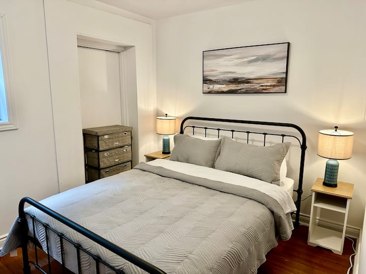 Picturesque Park View, Spacious W/ Terrace+parking - Toronto