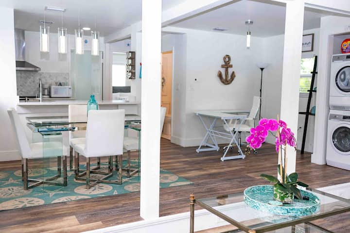 Stylish Beach House - Lake Worth, FL