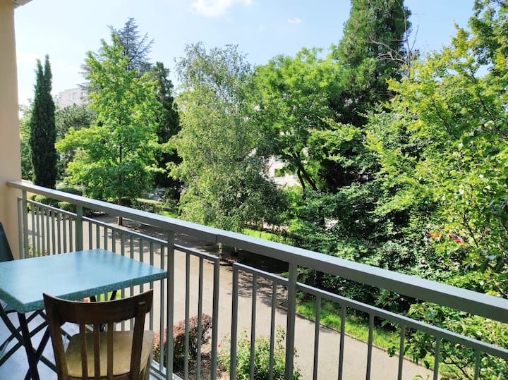 Grand T4 De 90m2 à 3km Du Vieux Lyon Avec Balcons - Lyon