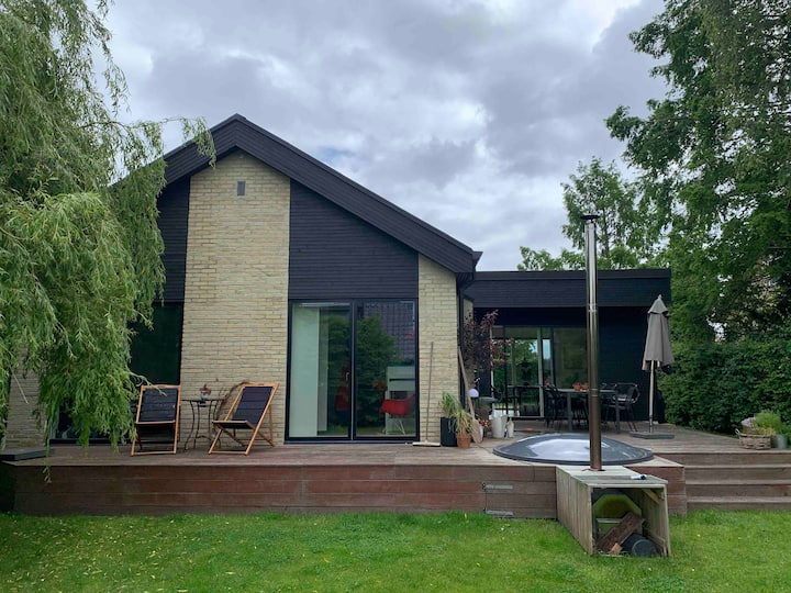 Vidunderlig Familie Vila Med Udendørs Vildmarksbad - Aarhus