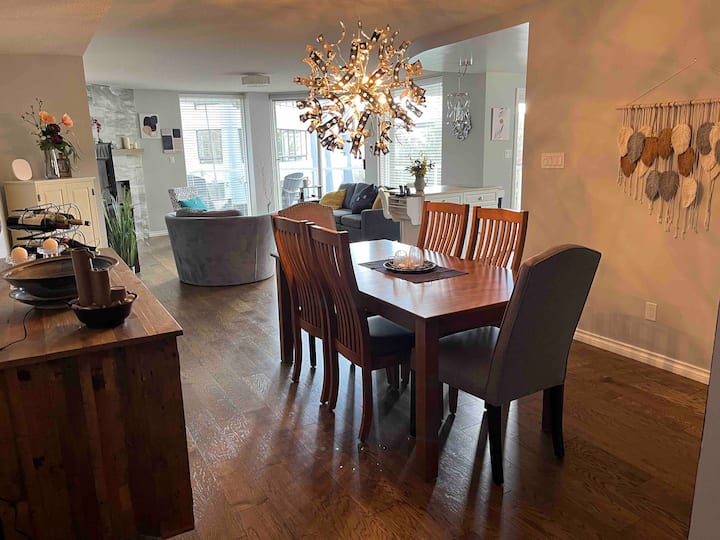 Chic & Central Downtown Room - Saanich