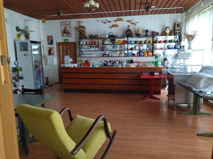 Vanhan Kansakoulun Opettajan Iso Huone - Oulu