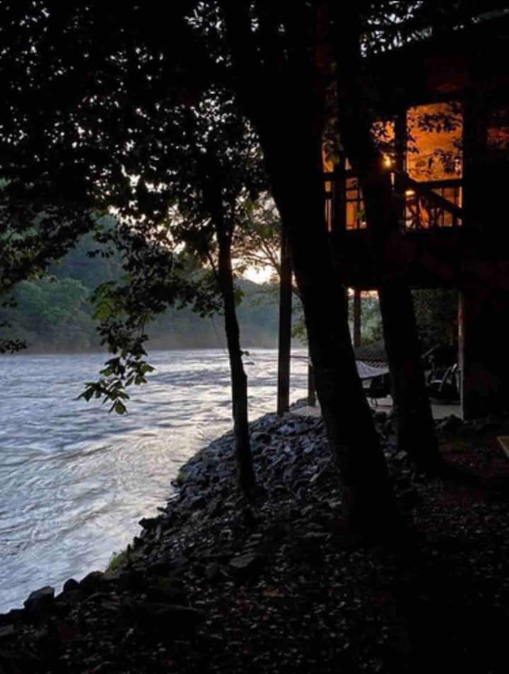 Paradise River Retreat (River Front!) - Murphy, NC