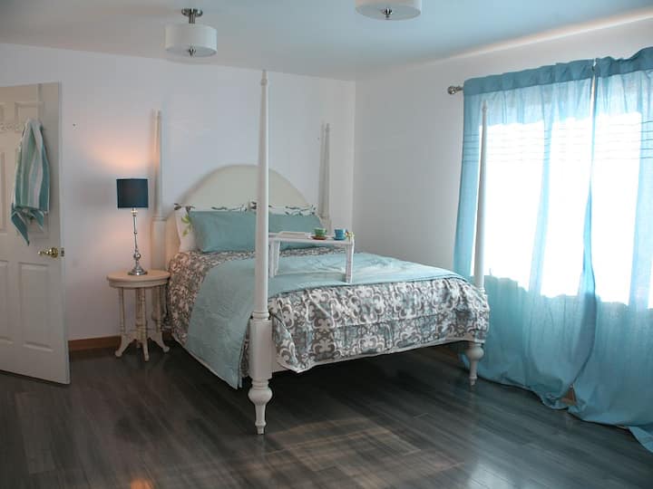 The Carriage House - Suttons Bay, MI