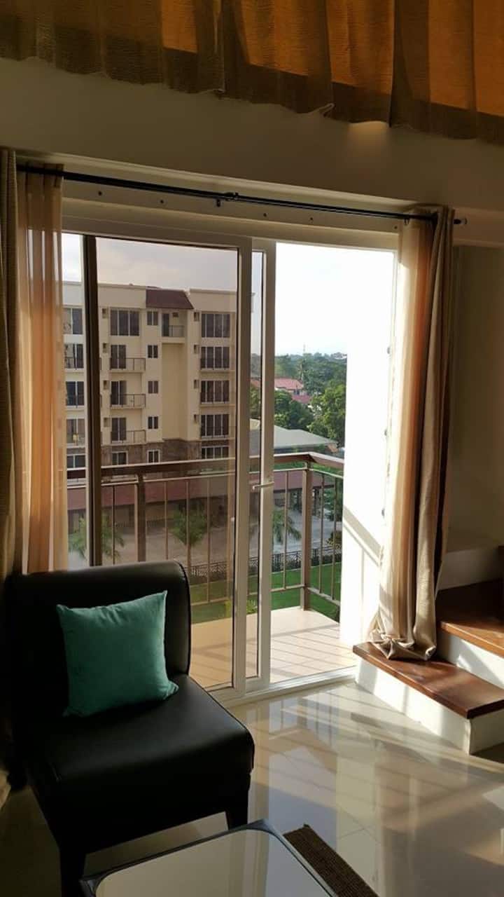 Condo W/loft & Balcony Near Ngc - Bacolod