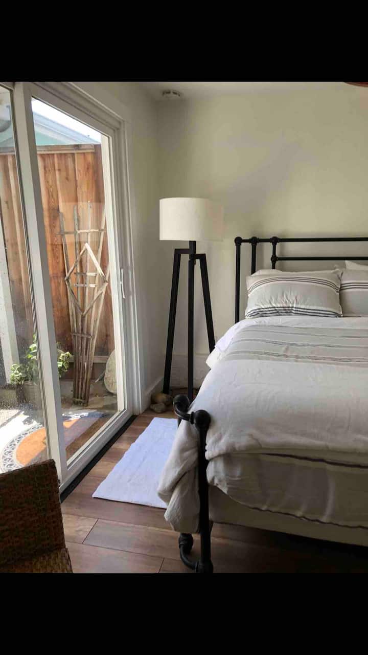 Capitola Beach Gem- 3 Bedroom- Sleeps 8 - Capitola, CA