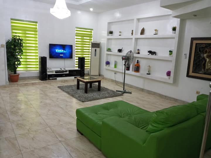 Luxurious 4 Bedroom Duplex $250/night. - Lagos