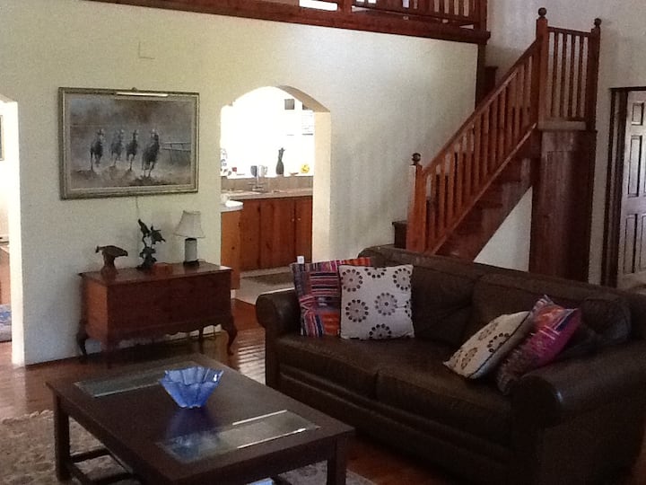 Richmont's King Room In Tropical Garden - Bermuda