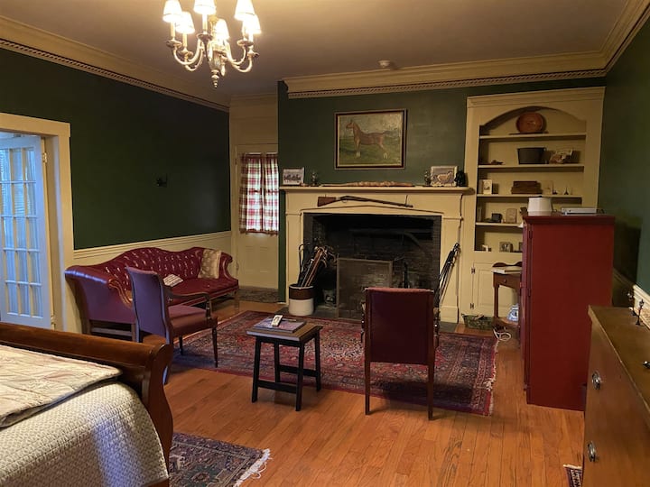 Emma's Bed And Breakfast (Alexandra's Escape) - Springfield, OH