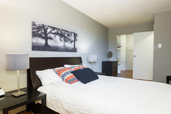 Spacious And Sunny One Bedroom Condo - Edmonton