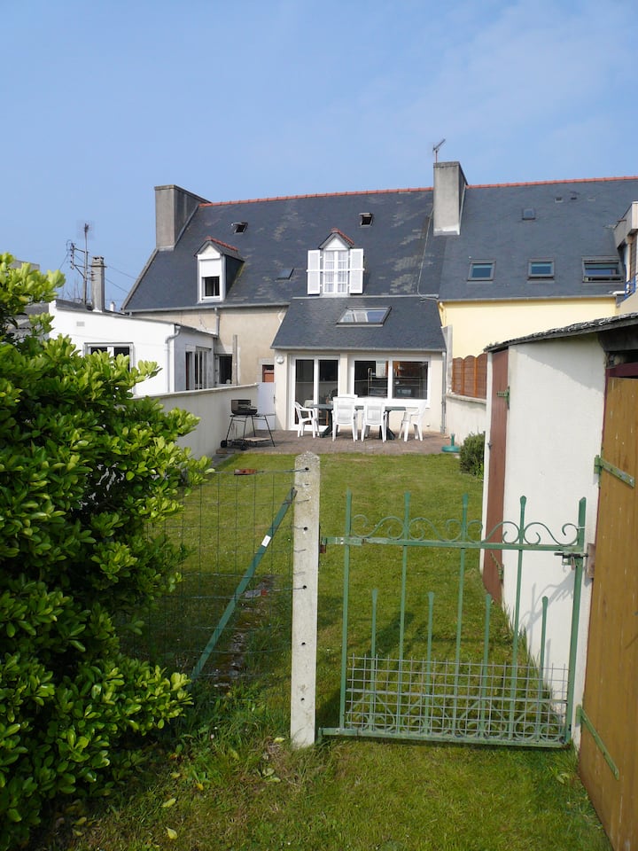 Maison Plein Centre Avec Jardin - Camaret-sur-Mer