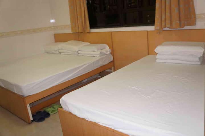 Rm04 - 1 Single Bed & 1 Double Bed Room - Hong Kong
