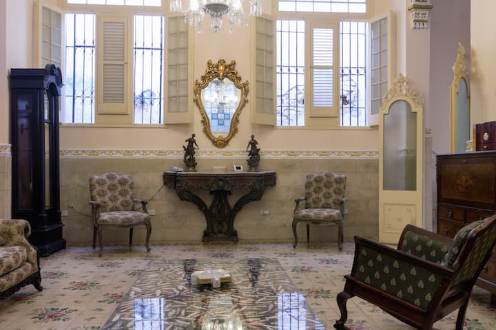 Stylish Spanish Mansion In Havana - Cuba