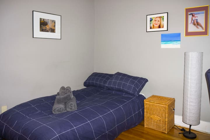 Homestay W/dbl Bed & Desk In Byward Near Uottawa! - Ottawa